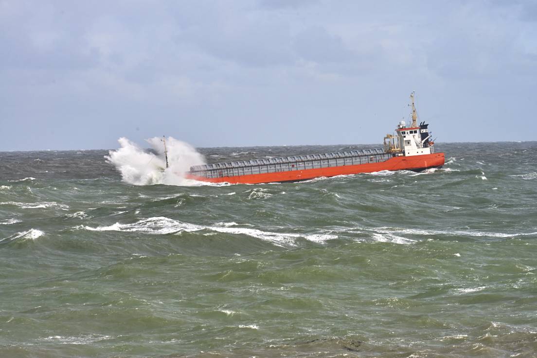 Jonkman Fotografie: Zeevaart: LADY NOVA 1 DAG NA STORM OP ZEE: