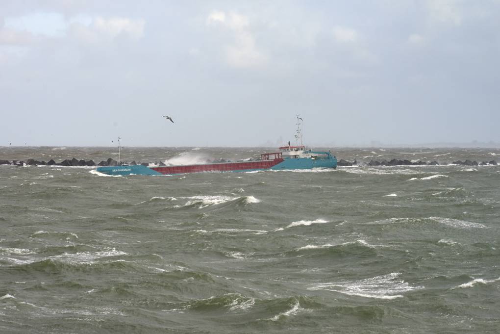 Bekijk alle foto's in de map SEA SHANNON 1 DAG NA STORM OP ZEE