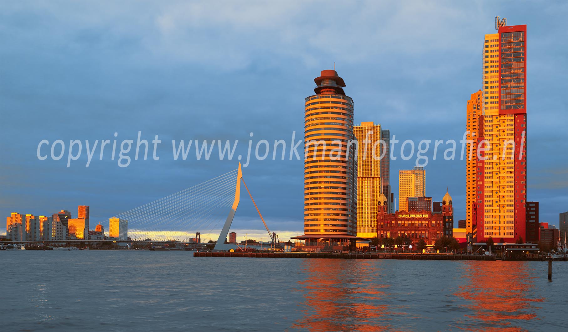 Jonkman Fotografie: Vrije fotografie: Skyline rotterdam 's avonds: